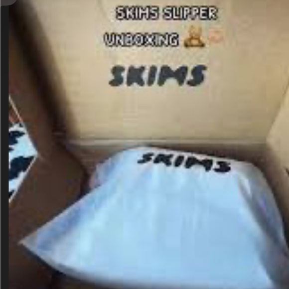 SKIMS | Bags | New Skims White With Logo Dust Bag | Poshmark
